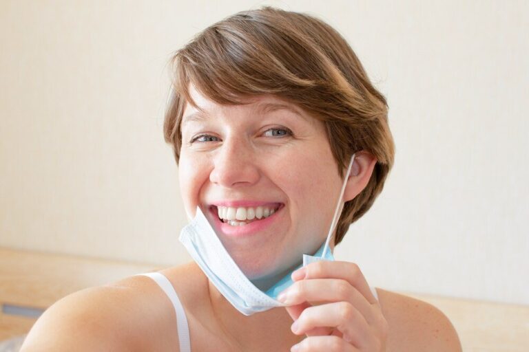 Skaling i piaskowanie zębów - co warto wiedzieć?